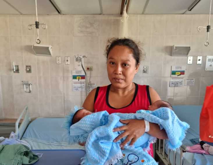 Realizan con éxito atención de parto múltiple en Hospital de Paraíso