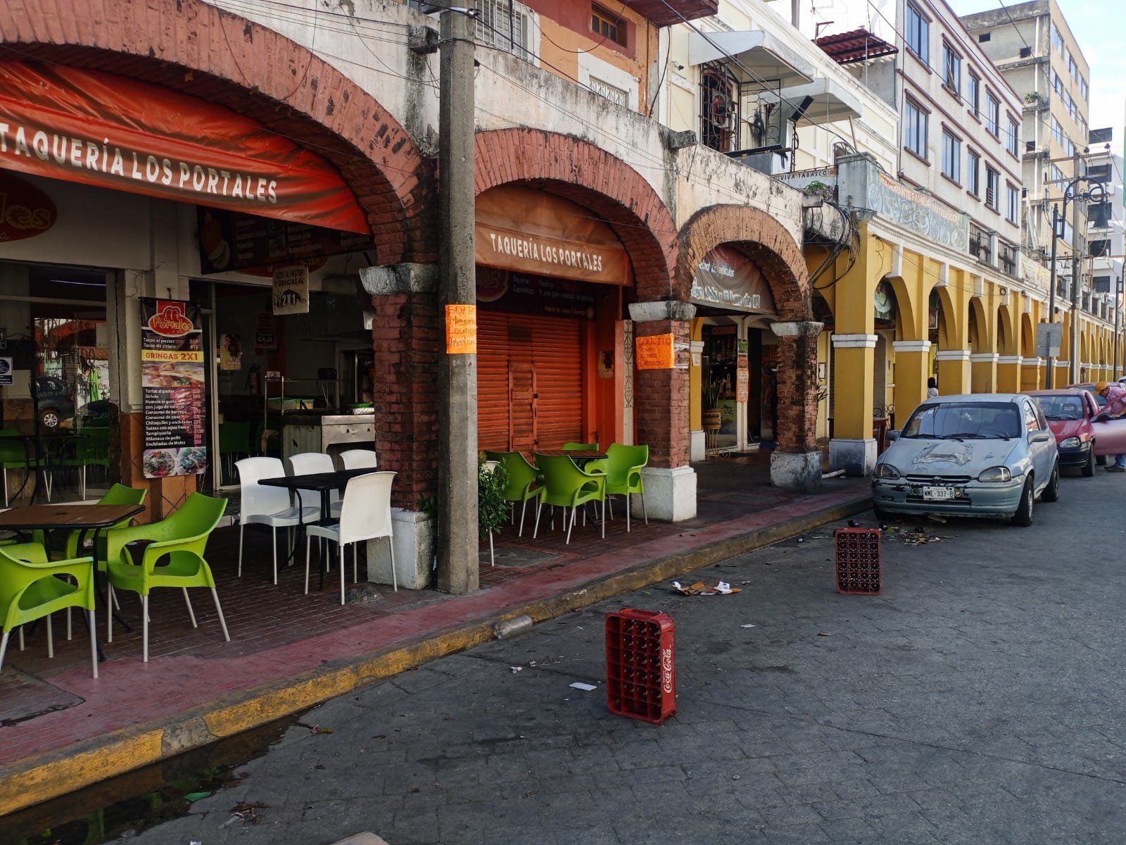 ‘Apartar’ lugares en la vía pública, una constante en la ciudad