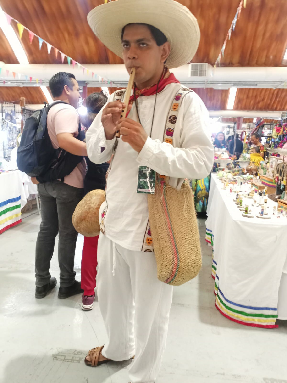 Choco Chepe promueve la música de tamborileros