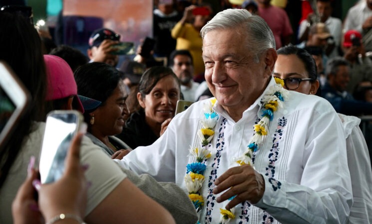 AMLO llama a replicar en la sociedad humanismo y unidad de las ...