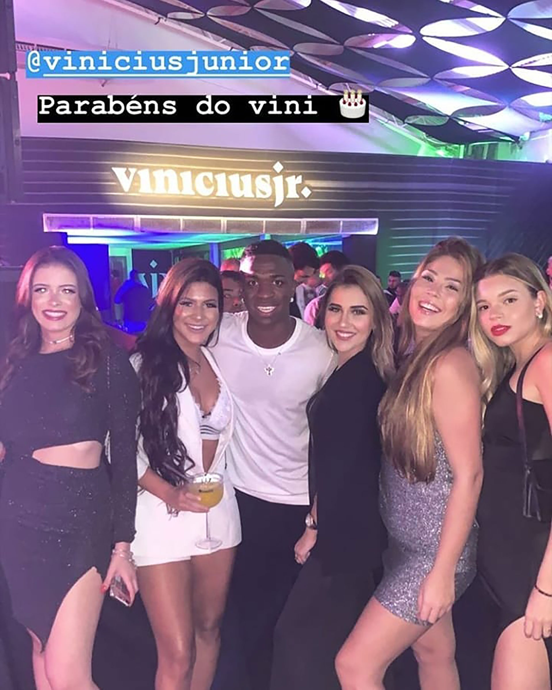 Este es el método que utiliza Vinicius Jr. para seleccionar a sus invitadas