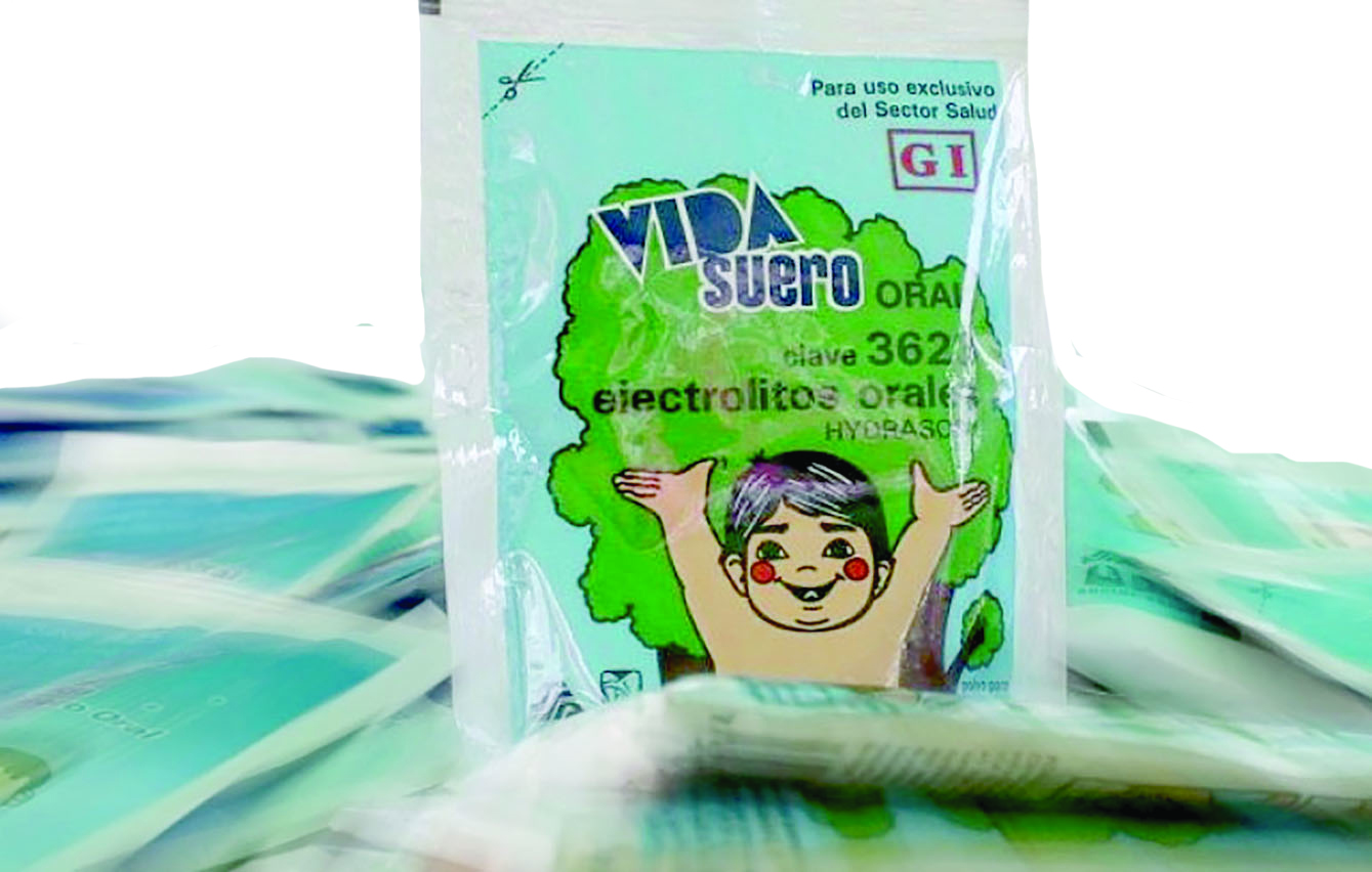 Agua natural y suero vida oral, lo mejor para hidratarse
