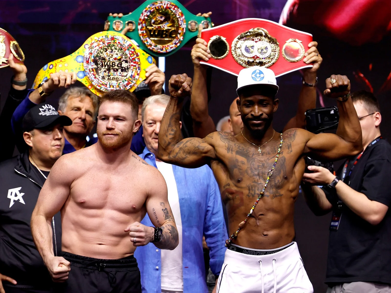 Va Canelo por cinturón de la FIB